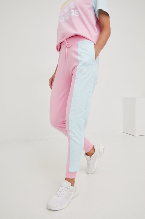 Spodnie i legginsy damskie adidas w sklepie online Answear.com