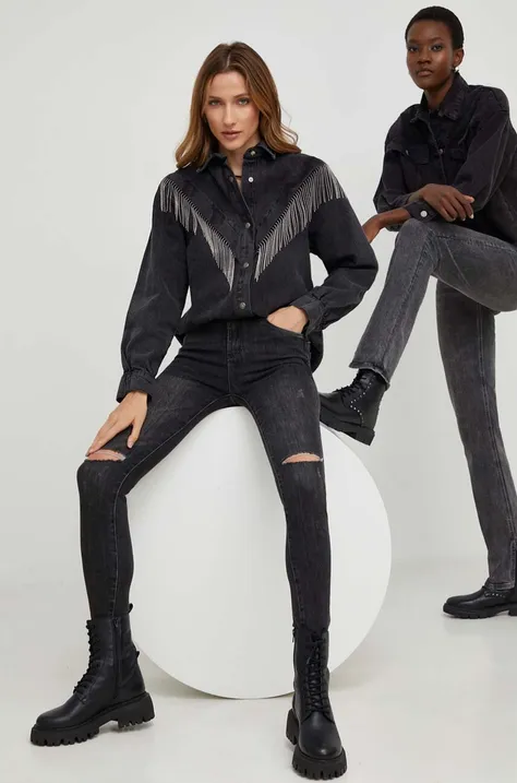 Determined to rise | ANSWEAR.cz
