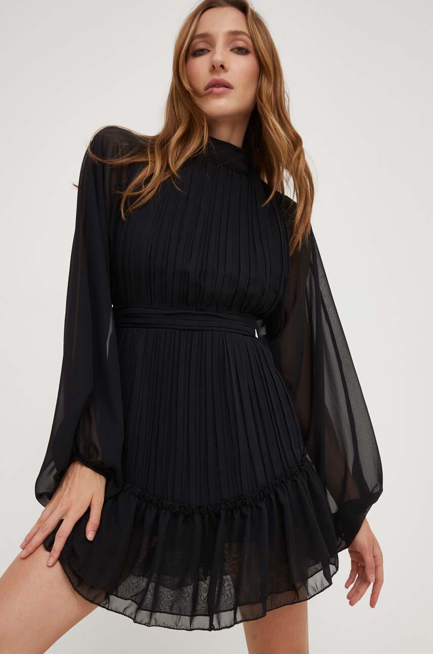 Determined to rise | ANSWEAR.cz