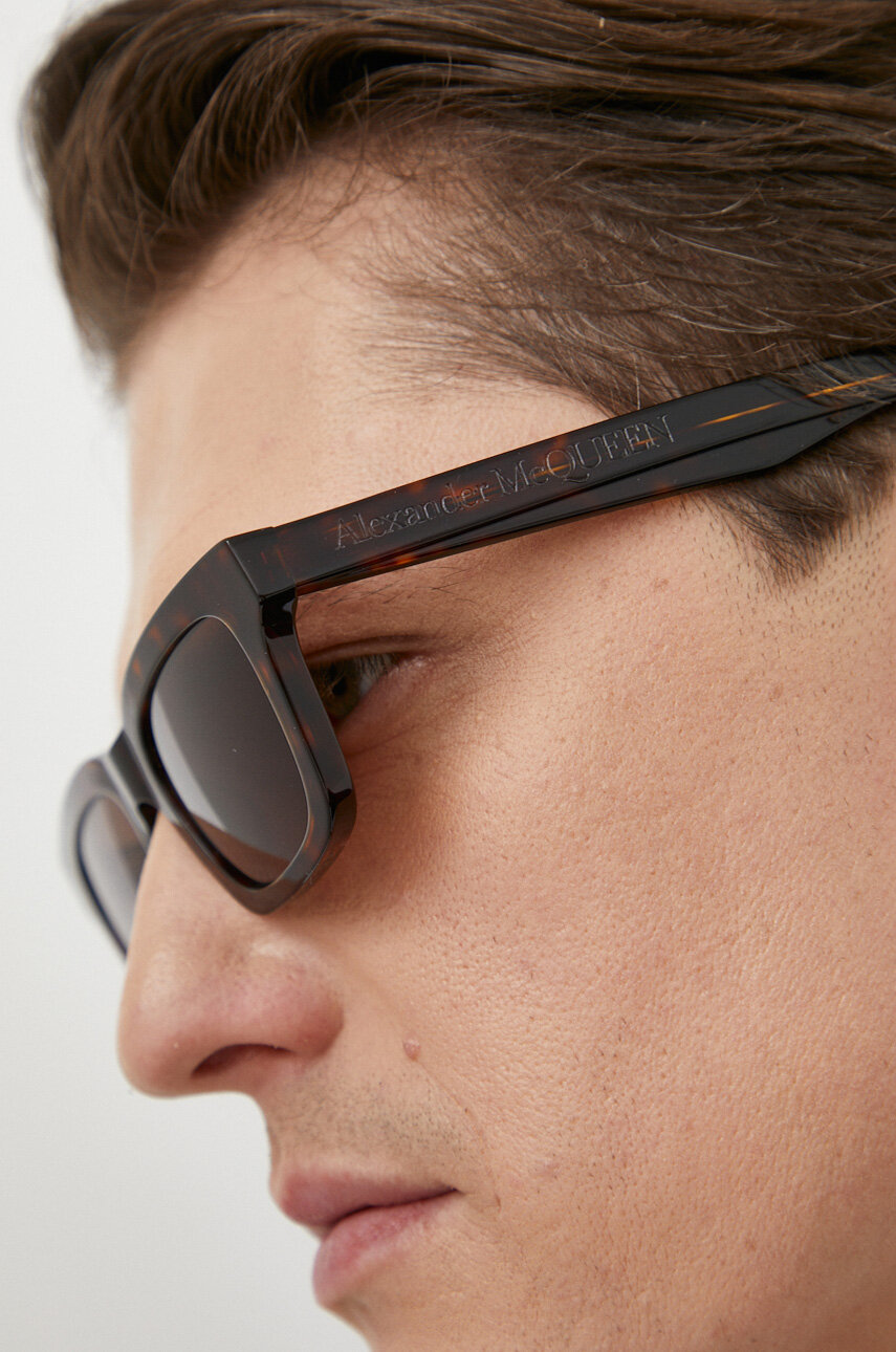 Alexander McQueen ochelari de soare barbati, culoarea maro | ANSWEAR.ro