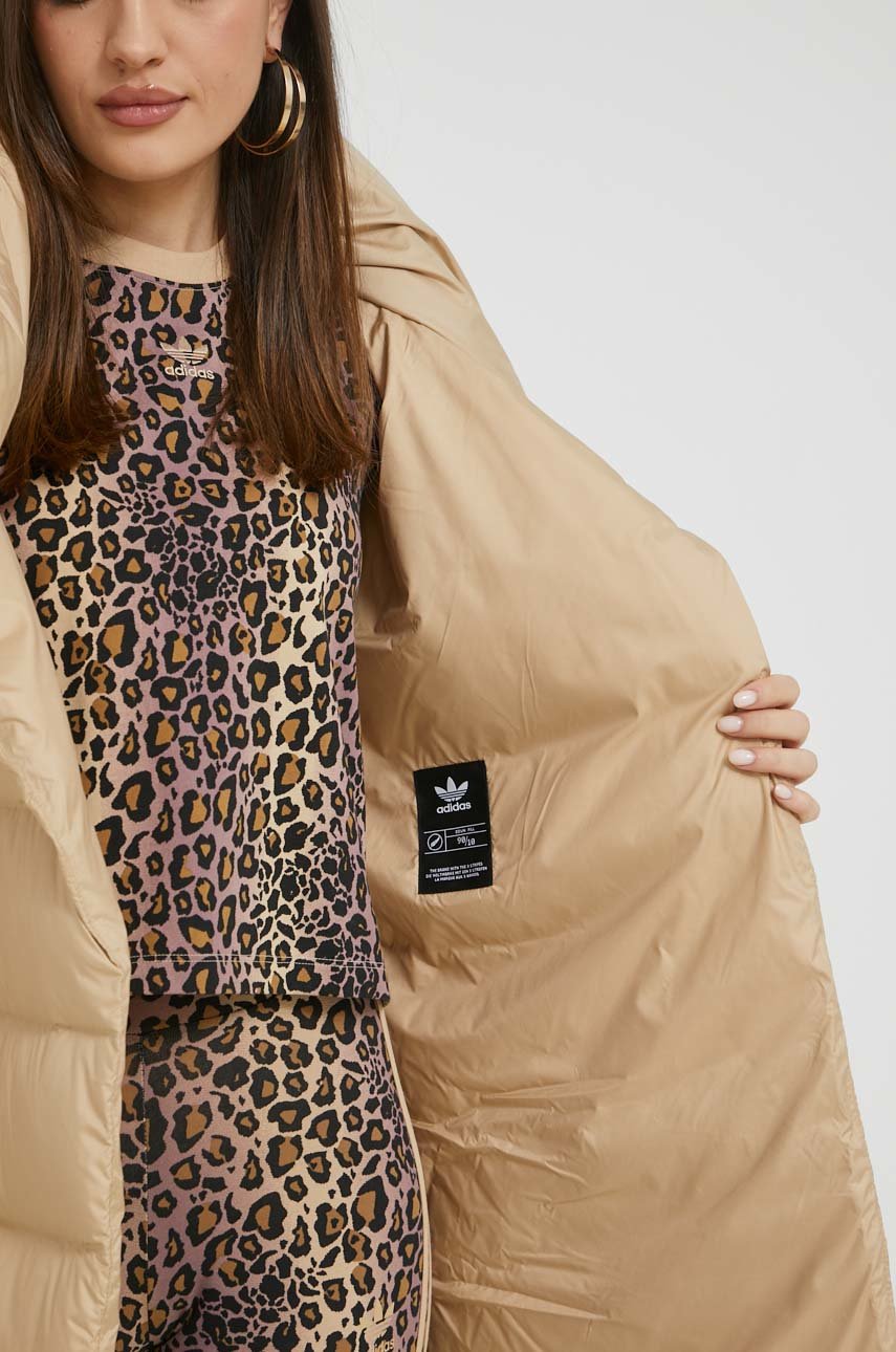 Pernata jakna adidas Originals za žene, boja: bež, za prijelazno ...
