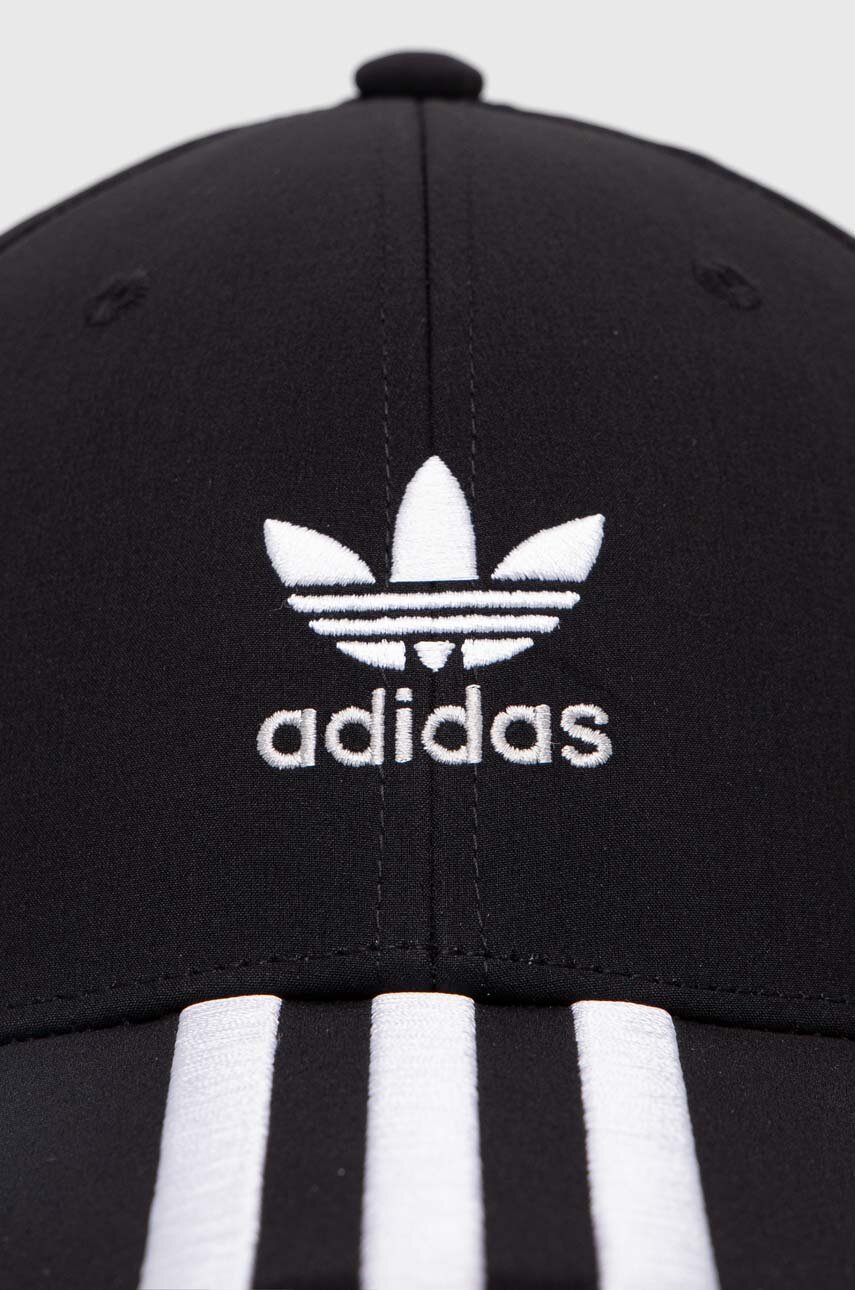 adidas Originals czapka z daszkiem kolor czarny z aplikacją | Answear.com
