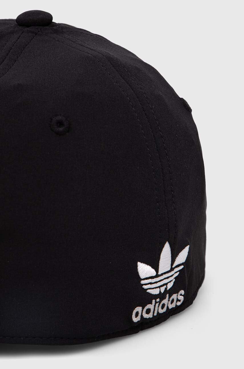Кепка adidas Originals цвет чёрный с аппликацией | ANSWEAR.ua