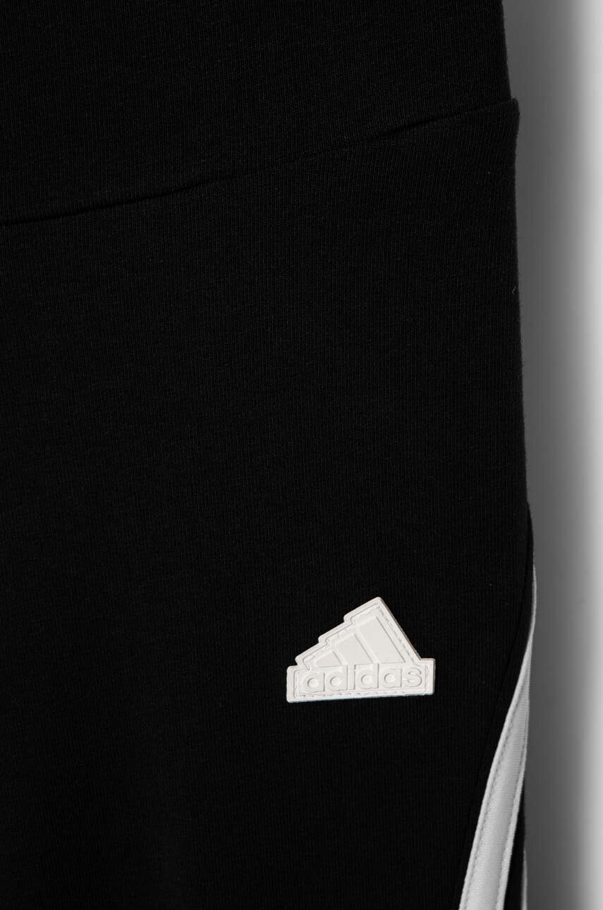 Detské legíny adidas čierna farba, s nášivkou | ANSWEAR.sk