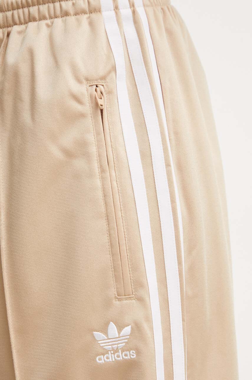 Спортивні штани adidas Originals колір бежевий з аплікацією IZ2753 ...