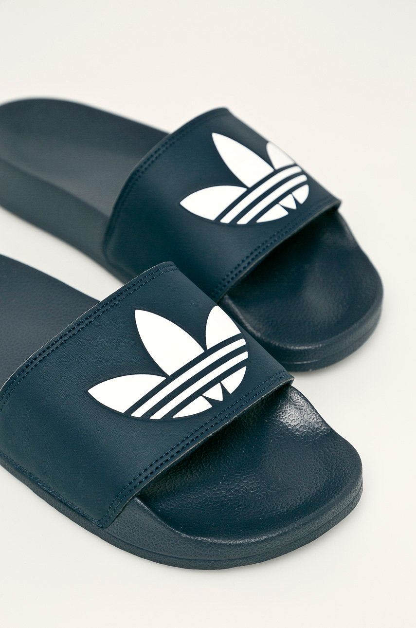 adidas Originals klapki ADILETTE LITE męskie kolor granatowy | Answear.com