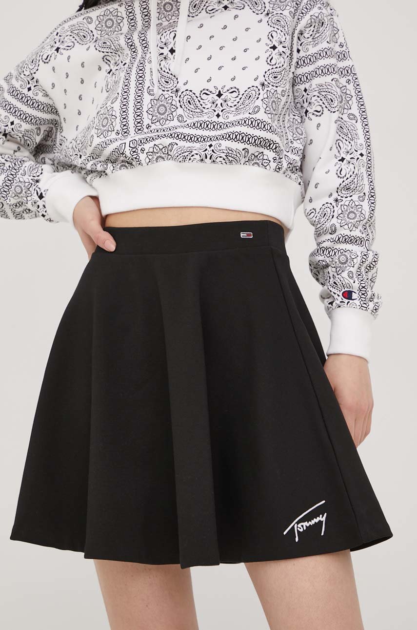 Tommy Jeans fusta culoarea negru, mini, evazati | ANSWEAR.ro