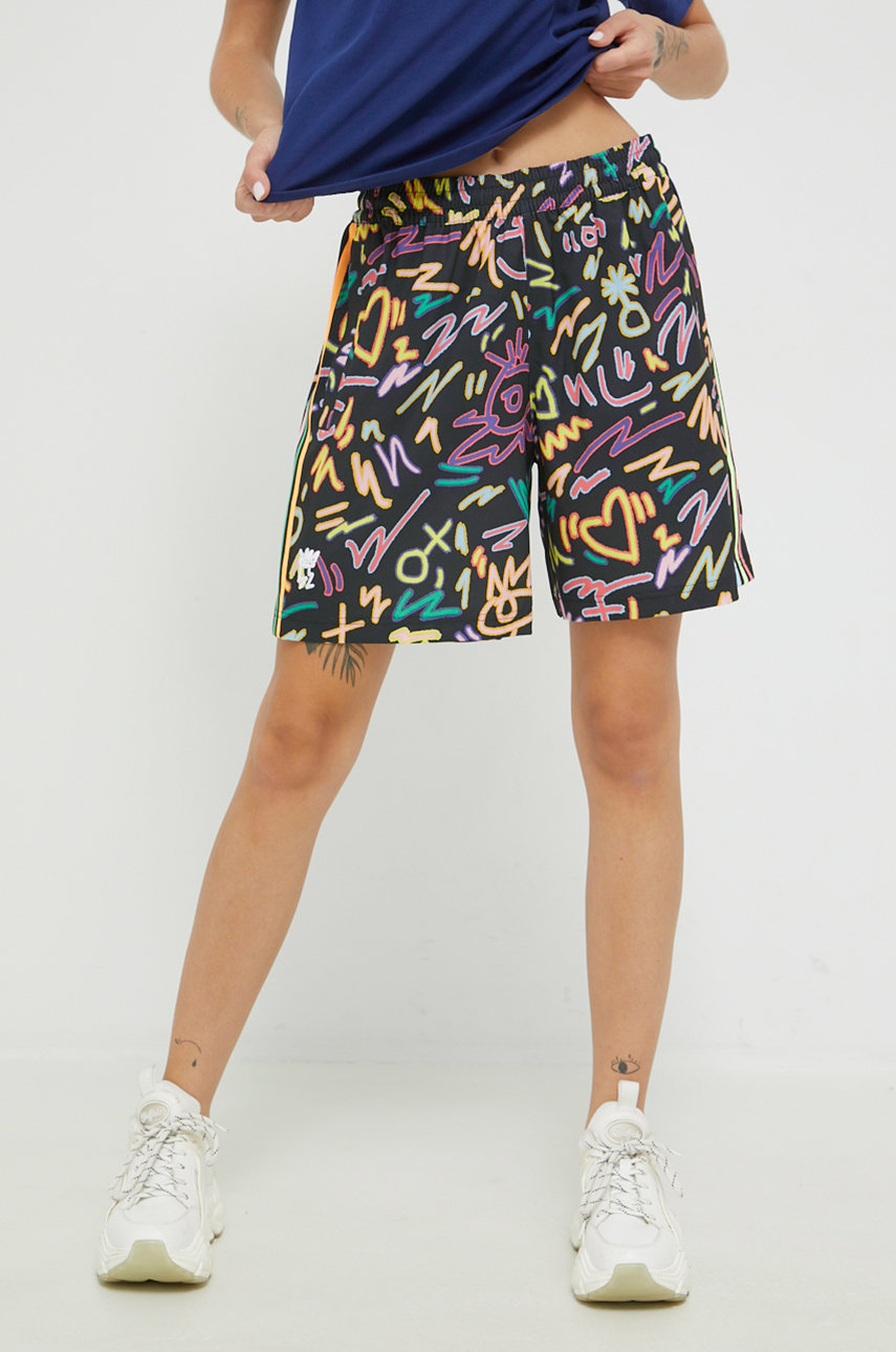 Шорти adidas Originals Pride HC3087 візерунок | ANSWEAR.ua