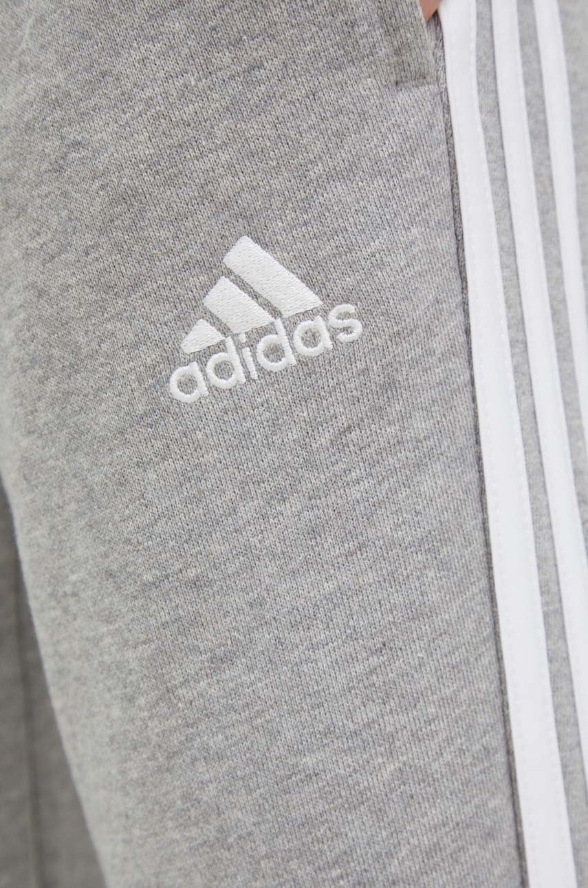 adidas spodnie dresowe bawełniane Essentials damskie kolor szary z ...