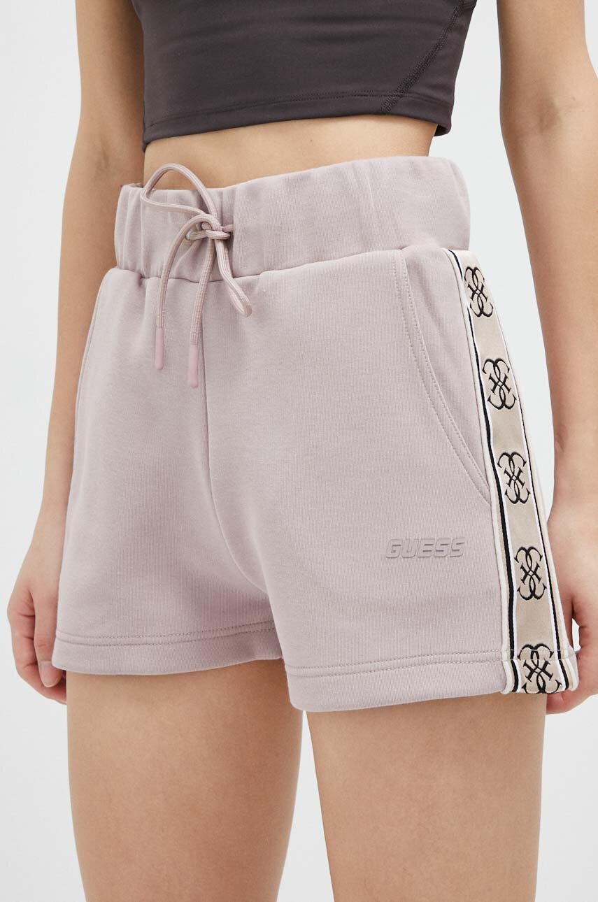Шорты Guess женские цвет коричневый с аппликацией средняя посадка ...