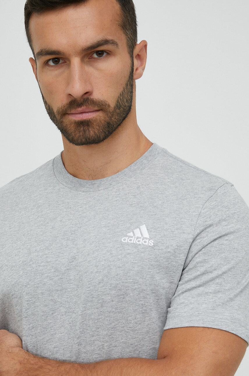 Bavlnené tričko adidas šedá farba, melanžové, IC9288 | ANSWEAR.sk