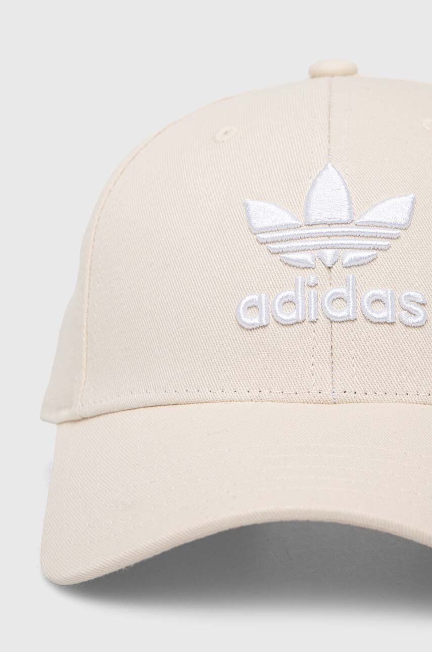 adidas Originals czapka z daszkiem bawełniana kolor beżowy z aplikacją ...
