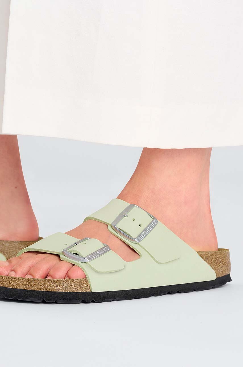 Birkenstock papucs velúrból Arizona zöld, női, 1026710 | ANSWEAR.hu