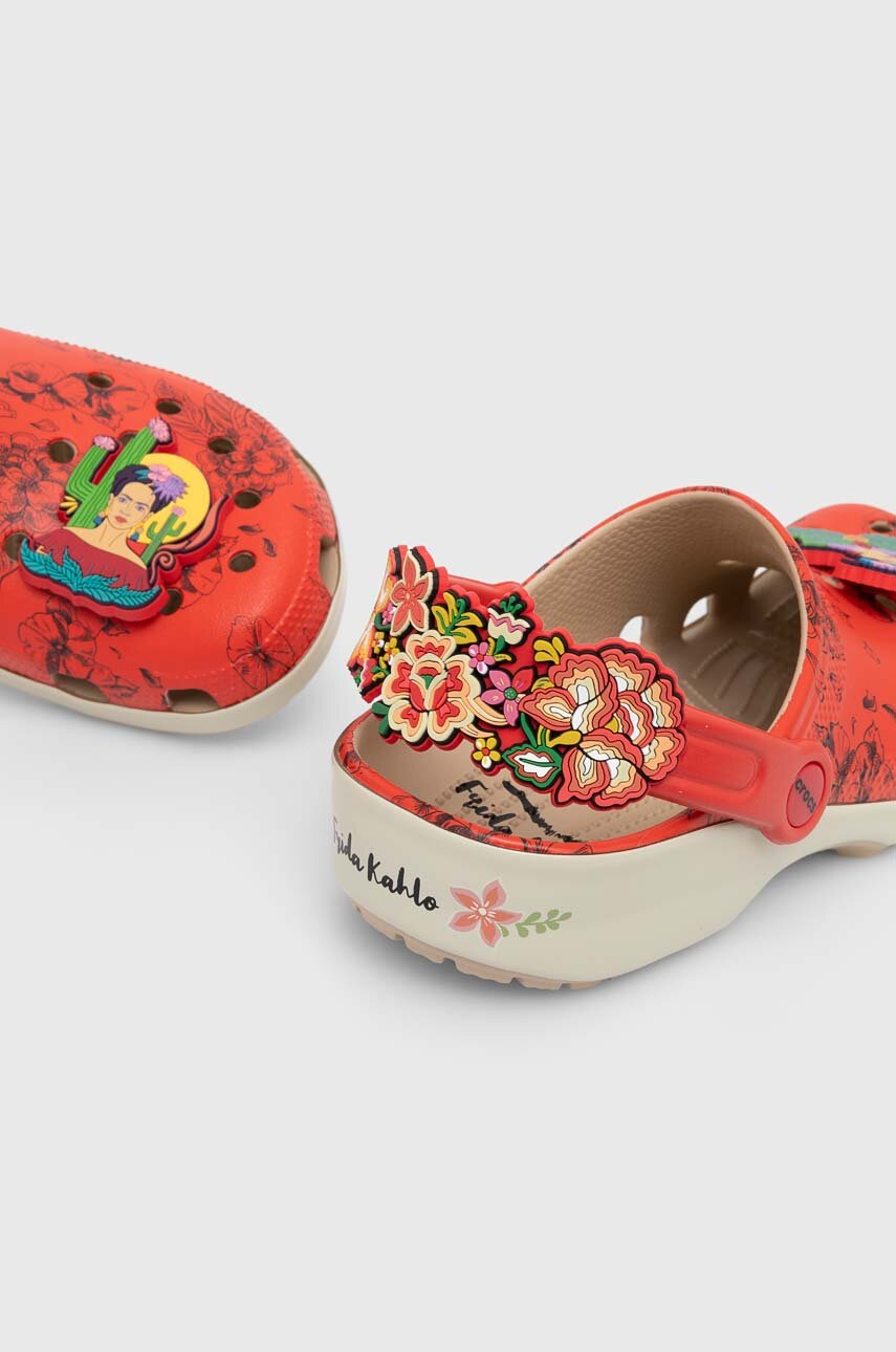 Šľapky Crocs Frida Kahlo Classic Clog červená farba, 209450 | ANSWEAR.sk