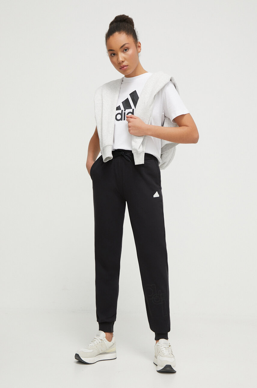 Tepláky adidas čierna farba, s potlačou, IP2270 | ANSWEAR.sk