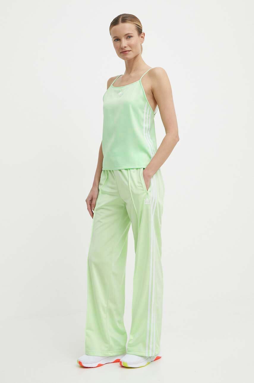 Tepláky adidas Originals zelená farba, s nášivkou, IP0644 | ANSWEAR.sk