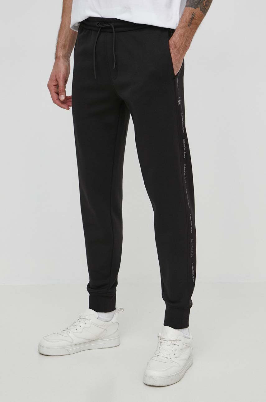 Calvin Klein Jeans Spodnie Dresowe Kolor Czarny Z Nadrukiem J30j325494