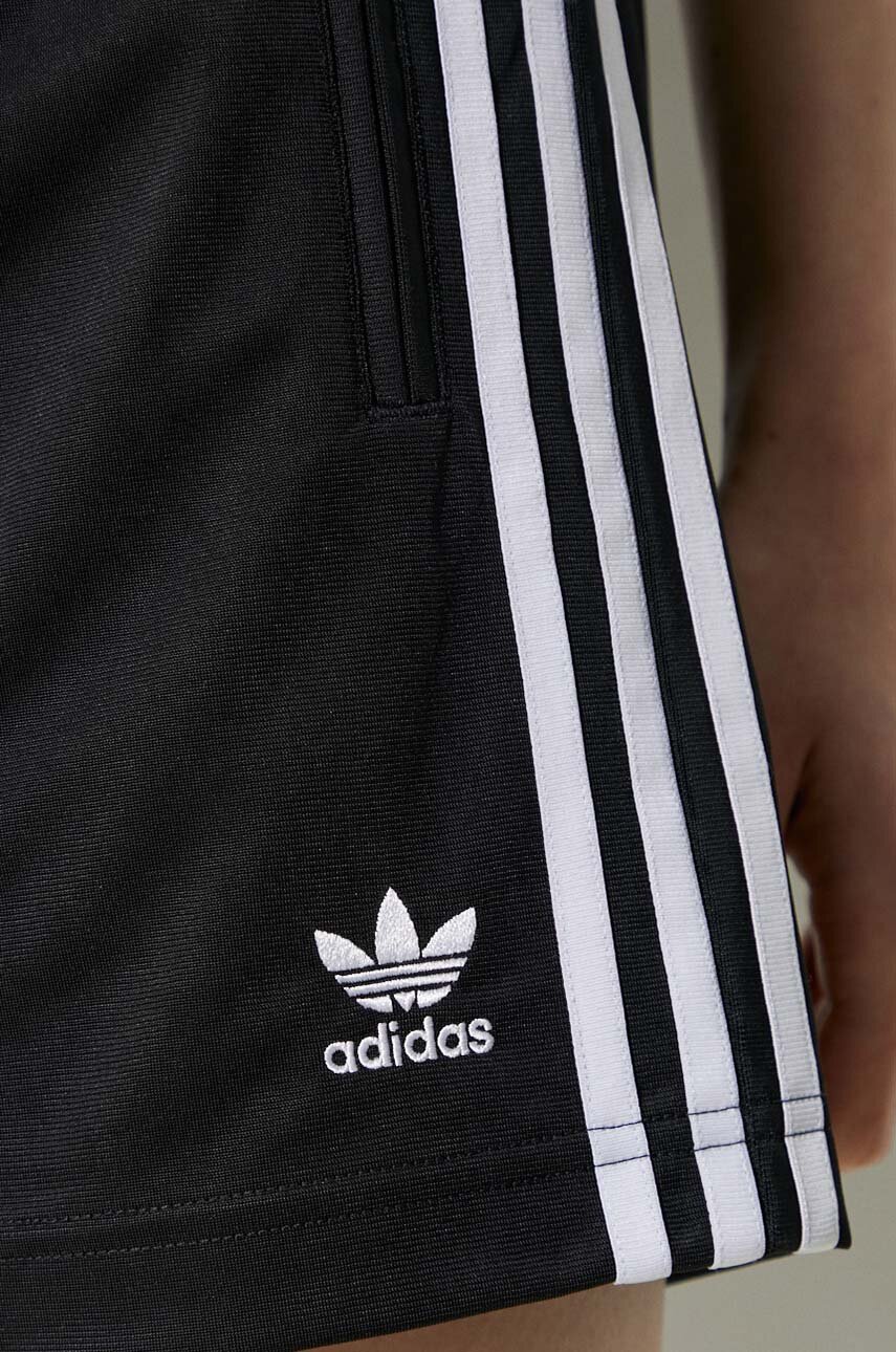 adidas Originals szorty Firebird Short damskie kolor czarny z aplikacją ...