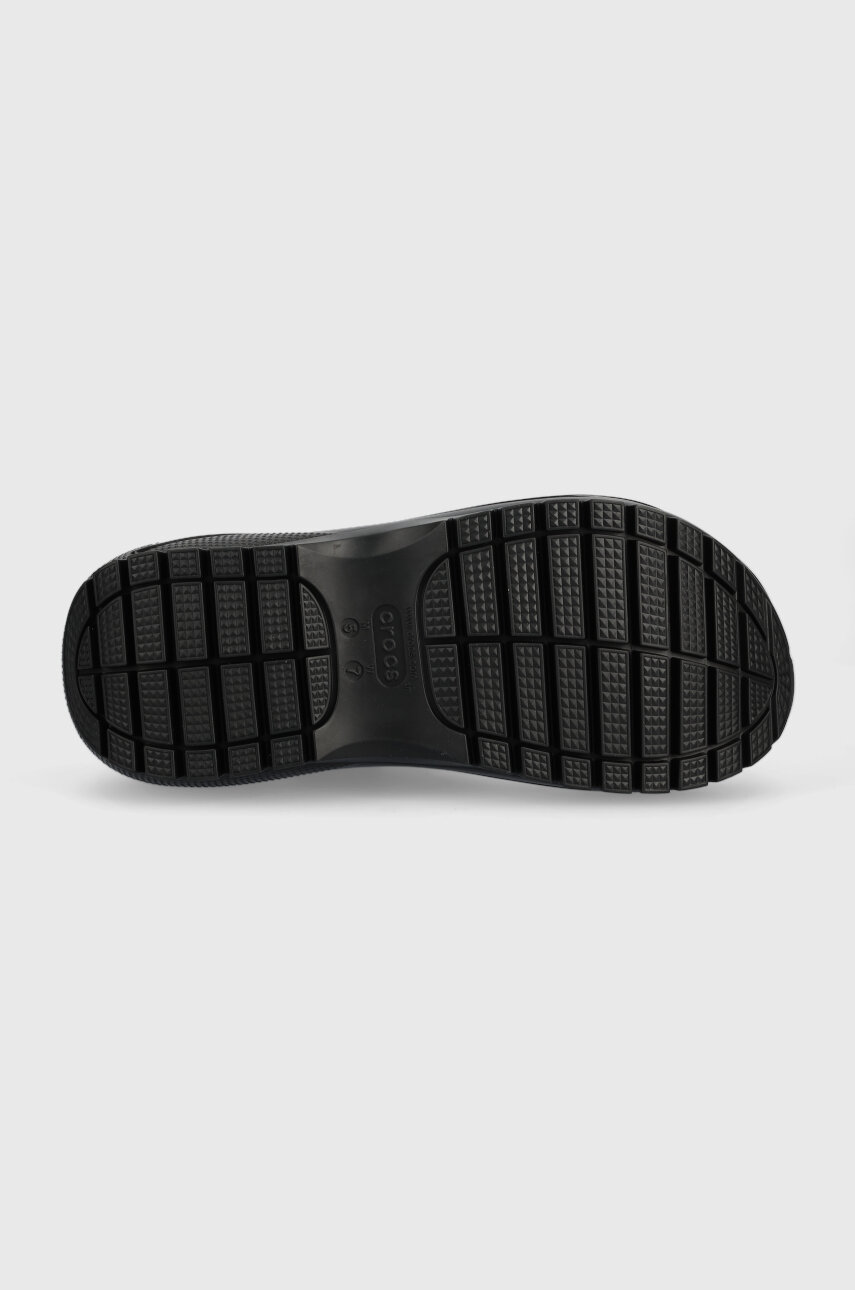 Чехли Crocs Classic Mega Crush Sandal в черно с платформа 207989 ...